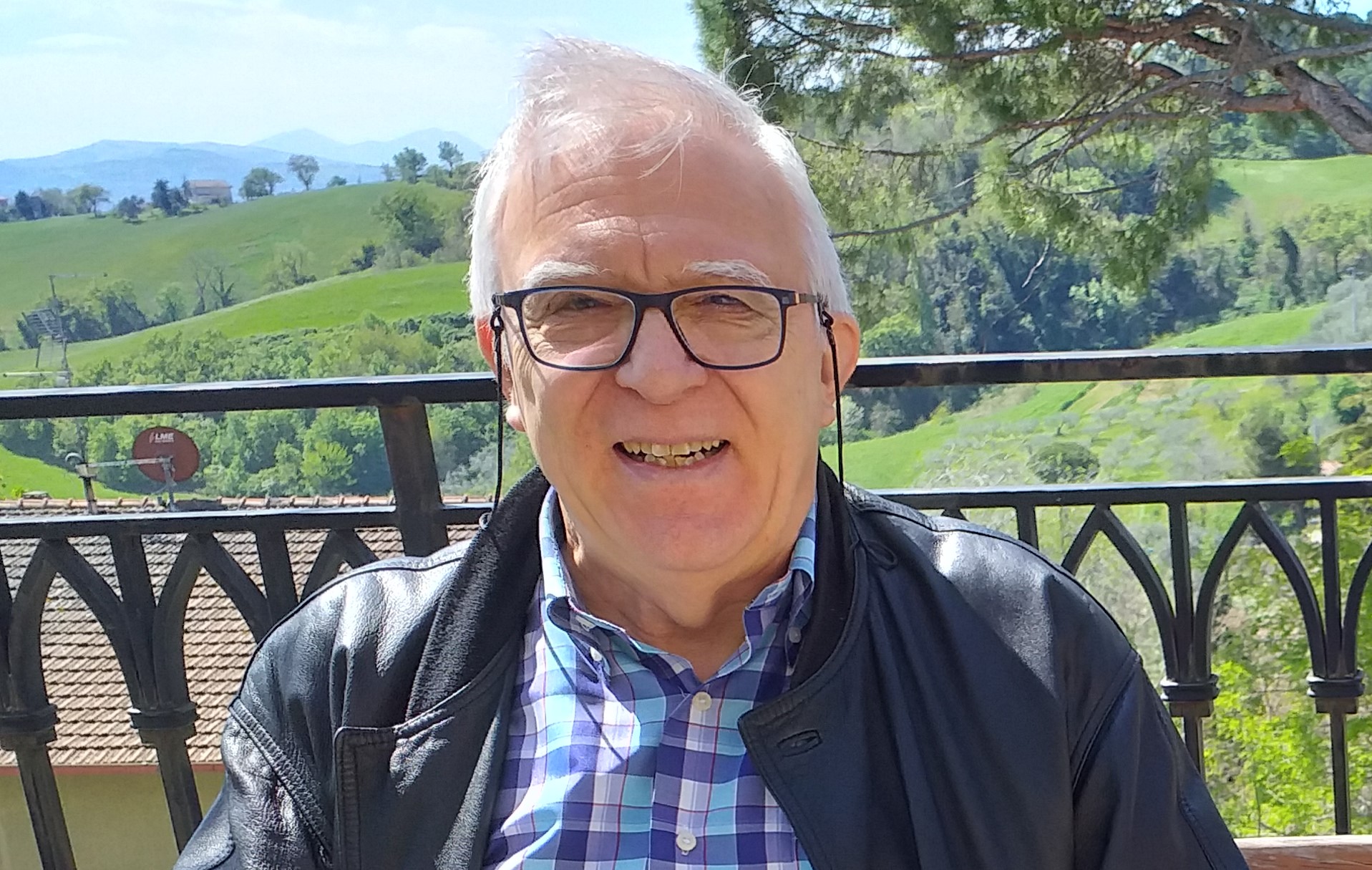 Lo sfondo della Riviera ligure nell'ultimo libro di Ugo Colla - Prima ...